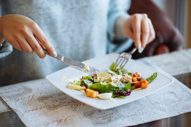 Manger en pleine conscience : pourquoi c’est important